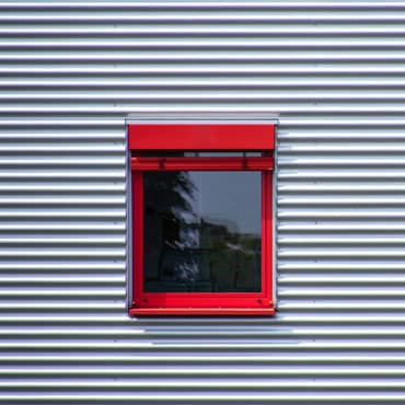 Rote Fenster gestalten » Fenster-Schmidinger Oberösterreich