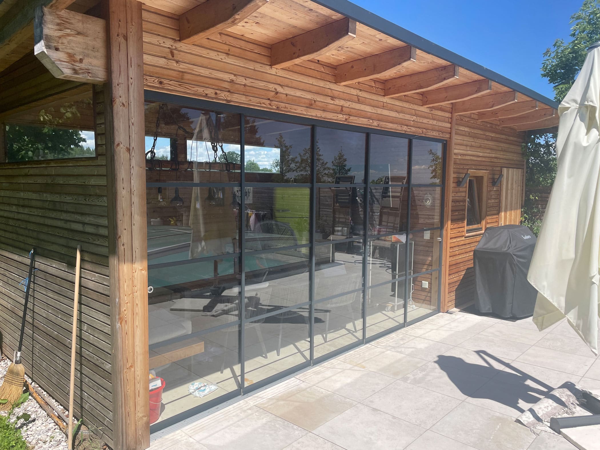 Gerahmte Glasschiebetür mit Sprossen – Projekt OÖ